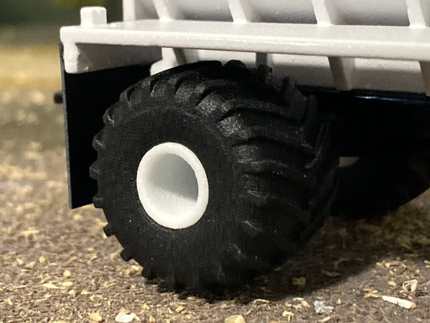 1/64 IH Workstar Fertilizer Spreader Floater Truck – 2 Scale Fabrications