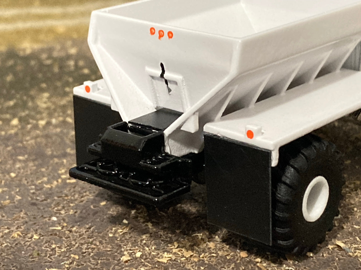 1/64 IH Workstar Fertilizer Spreader Floater Truck – 2 Scale Fabrications
