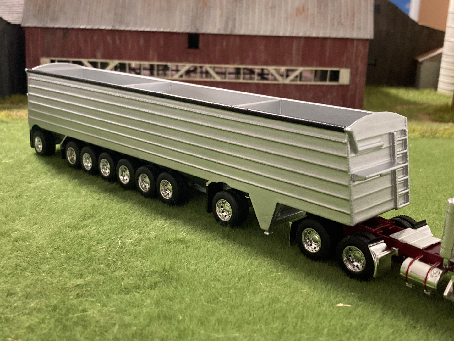 1/64 8 Axle 3 Hopper Grain Trailer for Semi Trucks – 2 Scale Fabrications